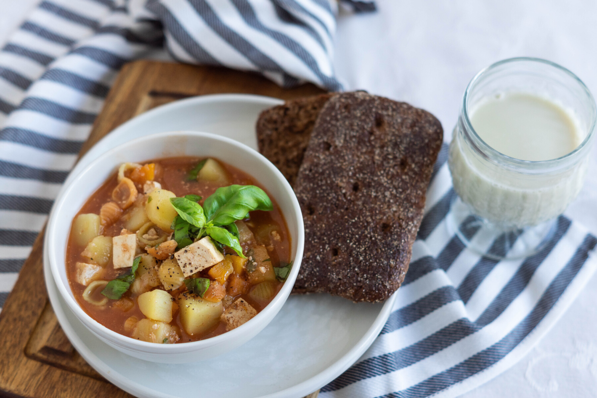 Savutofu-minestronekeitto